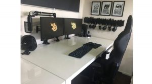 The 40 Best White Gaming Setups 2021 (Minimal, Retro, Anime)