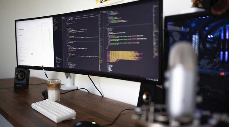 The Ultimate List Of Streamer Gear 2024 (Twitch & YouTube)