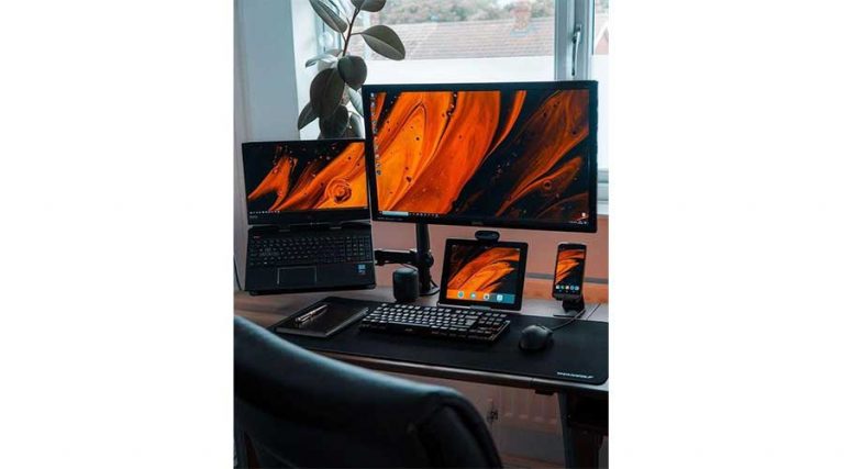 7 Steps To Building The Ultimate Desk Setup In 2025