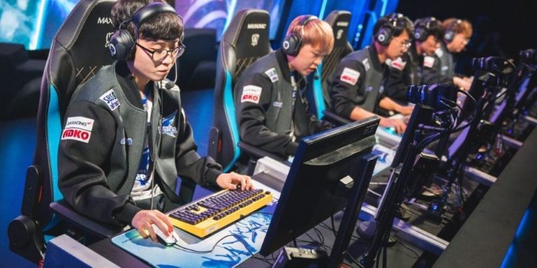 Why Do Pro Gamers Tilt Their Keyboard? (Do You Get An Advantage?)